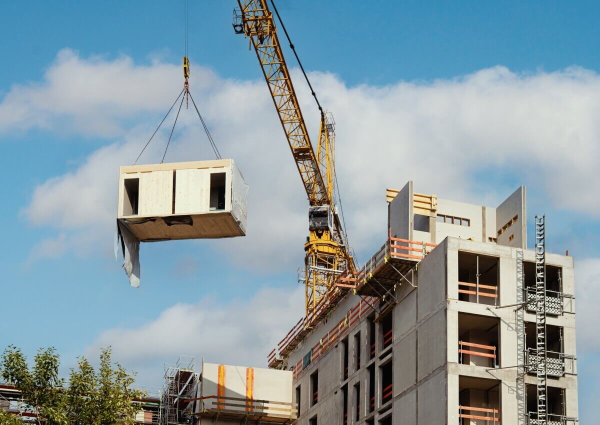 Modulares Bauen: Definition und aktuelle Beispiele mit Holz und Beton