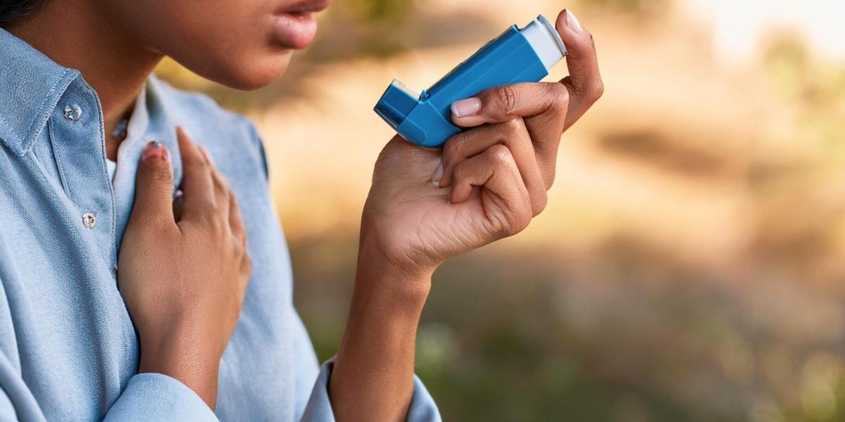 Asthmaanfall: Was tun? – Symptome, Maßnahmen und Ursachen