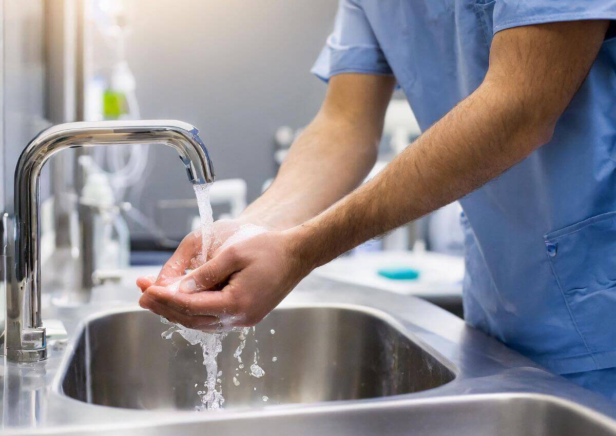 Was gehört zur Hygiene in der Pflege? – Grundlagen